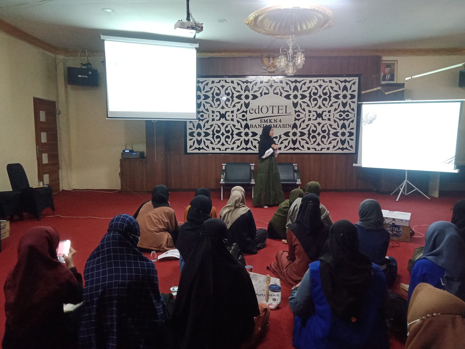BMI Community KALSEL Adakan Bioskop Ana Muslimah - Berita